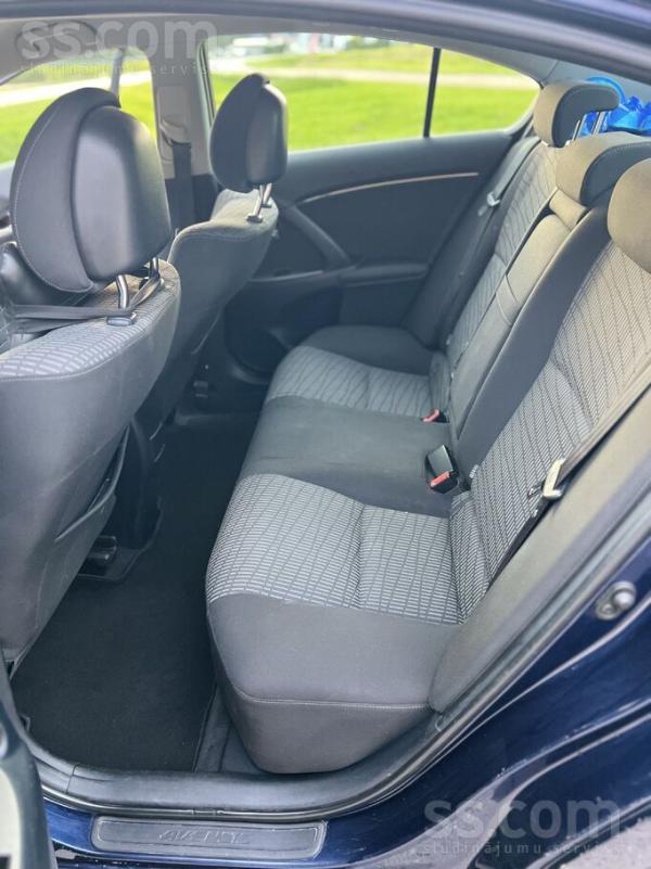 Blue Toyota Avensis 2011 in Valmiera, with an engine capacity of 2.20 L and mileage of 238 thousand km for 4000 €, photo 10 on AUTOMOTO.COM.LV