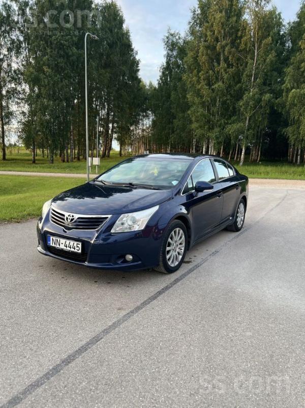 Zils Toyota Avensis 2011 Valmiera, ar dzinēja tilpumu 2.20 L un nobraukumu 238 tūkst. km par 4000 €, foto 2 vietnē AUTOMOTO.COM.LV
