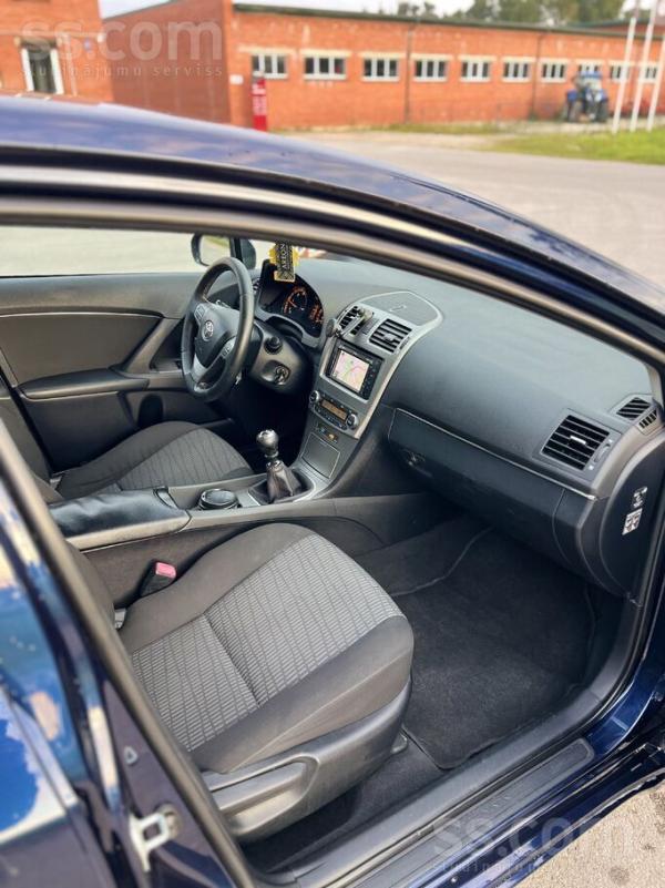 Zils Toyota Avensis 2011 Valmiera, ar dzinēja tilpumu 2.20 L un nobraukumu 238 tūkst. km par 4000 €, foto 7 vietnē AUTOMOTO.COM.LV