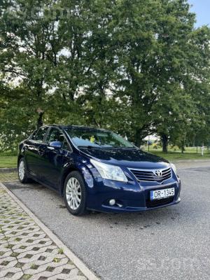 Zils Toyota Avensis 2011 Valmiera, ar dzinēja tilpumu 2.20 L un nobraukumu 237 tūkst. km par 3750 €, foto  vietnē AUTOMOTO.COM.LV