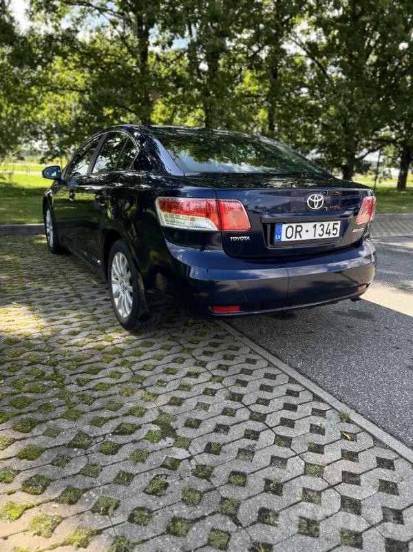 Zils Toyota Avensis 2011 Valmiera, ar dzinēja tilpumu 2.20 L un nobraukumu 237 tūkst. km par 3750 €, foto 3 vietnē AUTOMOTO.COM.LV