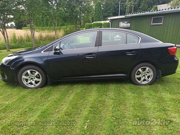 Zils Toyota Avensis 2012 Tallina, ar dzinēja tilpumu 1.80 L un nobraukumu 99 tūkst. km par 8000 €, foto 3 vietnē AUTOMOTO.COM.LV