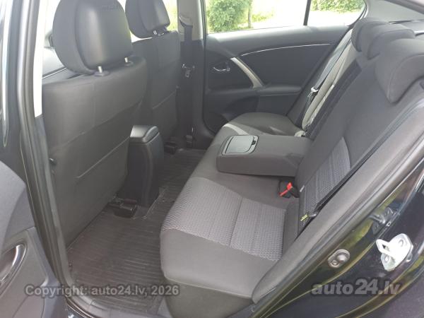 Zils Toyota Avensis 2012 Tallina, ar dzinēja tilpumu 1.80 L un nobraukumu 99 tūkst. km par 8000 €, foto 6 vietnē AUTOMOTO.COM.LV