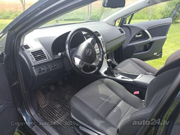 Zils Toyota Avensis 2012 Tallina, ar dzinēja tilpumu 1.80 L un nobraukumu 99 tūkst. km par 8000 €, foto 7 vietnē AUTOMOTO.COM.LV