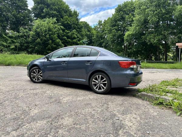 Blue Toyota Avensis 2013 in Vilnius, with an engine capacity of 1.80 L and mileage of 240 thousand km for 7200 €, photo 3 on AUTOMOTO.COM.LV