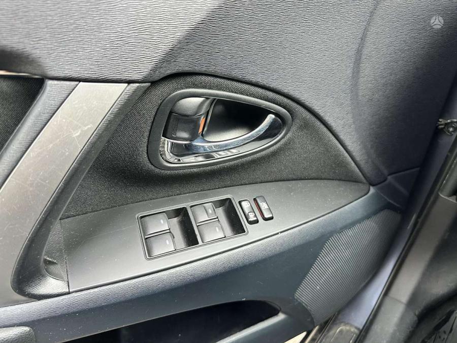 Blue Toyota Avensis 2013 in Vilnius, with an engine capacity of 1.80 L and mileage of 240 thousand km for 7200 €, photo 11 on AUTOMOTO.COM.LV