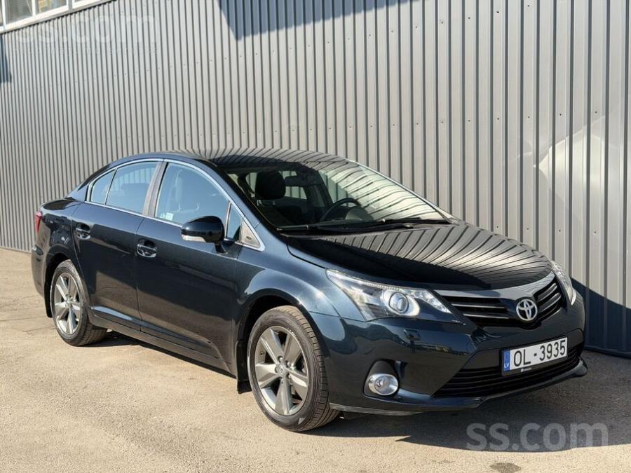 Blue Toyota Avensis 2015 in Riga, with an engine capacity of 1.80 L and mileage of 163 thousand km for 8470 €, photo 1 on AUTOMOTO.COM.LV