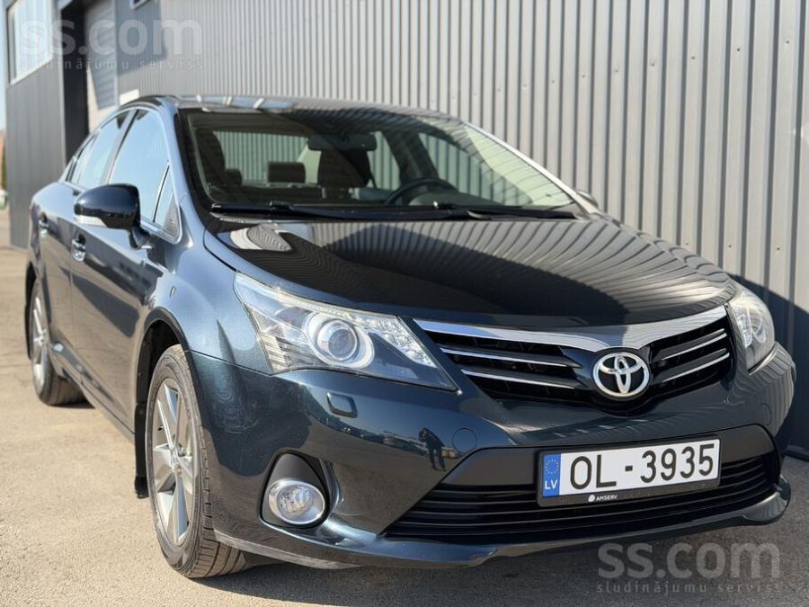 Blue Toyota Avensis 2015 in Riga, with an engine capacity of 1.80 L and mileage of 163 thousand km for 8470 €, photo 4 on AUTOMOTO.COM.LV