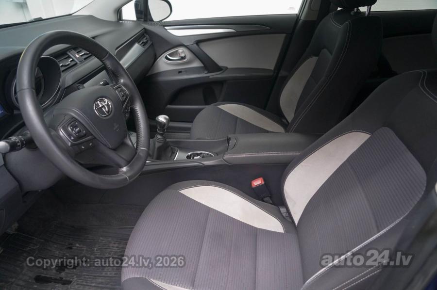Zils Toyota Avensis 2015 Tallina, ar dzinēja tilpumu 1.60 L un nobraukumu 138 tūkst. km par 10990 €, foto 8 vietnē AUTOMOTO.COM.LV