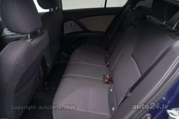 Blue Toyota Avensis 2015 in Tallinn, with an engine capacity of 1.60 L and mileage of 138 thousand km for 10990 €, photo 10 on AUTOMOTO.COM.LV