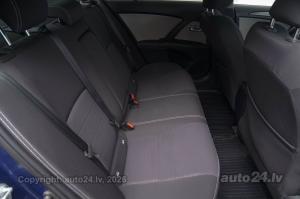 Zils Toyota Avensis 2015 Tallina, ar dzinēja tilpumu 1.60 L un nobraukumu 138 tūkst. km par 10990 €, foto 13 vietnē AUTOMOTO.COM.LV