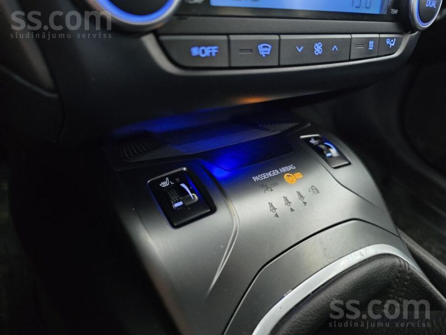 Zils Toyota Avensis 2015 Rīga, ar dzinēja tilpumu 2.00 L un nobraukumu 194 tūkst. km par 6990 €, foto 15 vietnē AUTOMOTO.COM.LV
