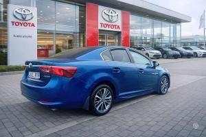 Zils Toyota Avensis 2017 Viļņa, ar dzinēja tilpumu 2.00 L un nobraukumu 171 tūkst. km par 13000 €, foto  vietnē AUTOMOTO.COM.LV