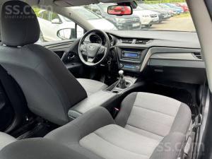 Zils Toyota Avensis 2017 Rīga, ar dzinēja tilpumu 1.60 L un nobraukumu 118 tūkst. km par 9600 €, foto 12 vietnē AUTOMOTO.COM.LV