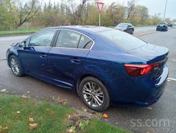 Blue Toyota Avensis 2017 in Daugavpils, with an engine capacity of 1.60 L and mileage of 218 thousand km for 8970 €, photo 3 on AUTOMOTO.COM.LV