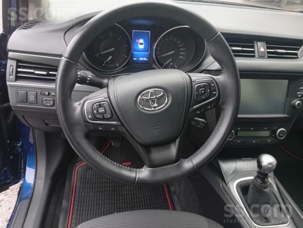 Blue Toyota Avensis 2017 in Daugavpils, with an engine capacity of 1.60 L and mileage of 218 thousand km for 8970 €, photo 9 on AUTOMOTO.COM.LV