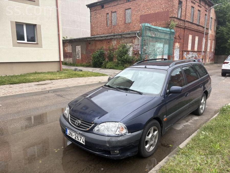 Синий Тойота Авенсис 2001 в Лиепая, объемом двигателя 2.00 л и пробегом 306 тыс. км за 850 €, фото 3 на AUTOMOTO.COM.LV