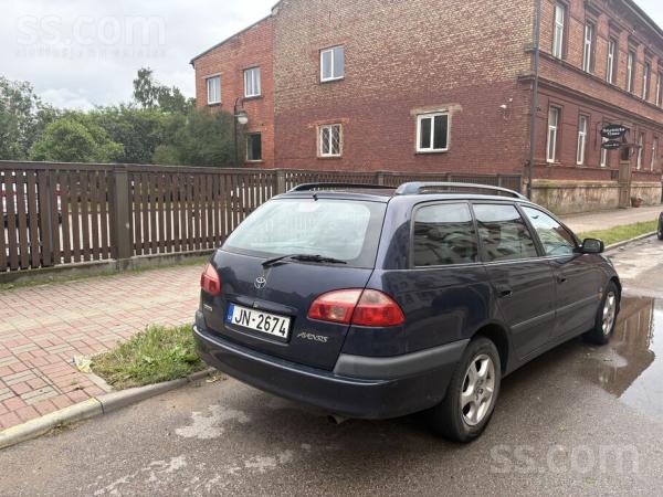 Blue Toyota Avensis 2001 in Liepaja, with an engine capacity of 2.00 L and mileage of 306 thousand km for 850 €, photo 4 on AUTOMOTO.COM.LV