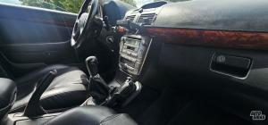 Blue Toyota Avensis 2003 in Trakai, with an engine capacity of 2.00 L and mileage of 306 thousand km for 1500 €, photo 19 on AUTOMOTO.COM.LV