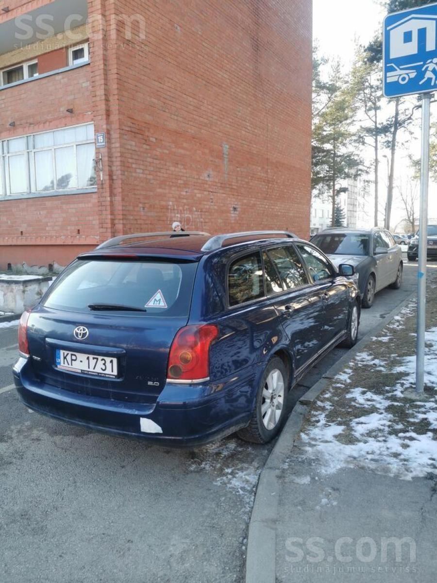 Blue Toyota Avensis 2004 in Preili, with an engine capacity of 2.00 L and mileage of 420 thousand km for 1470 €, photo 3 on AUTOMOTO.COM.LV
