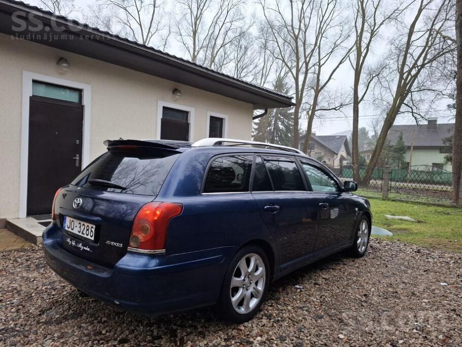 Zils Toyota Avensis 2004 Rīga, ar dzinēja tilpumu 2.00 L un nobraukumu 289 tūkst. km par 1380 €, foto 4 vietnē AUTOMOTO.COM.LV