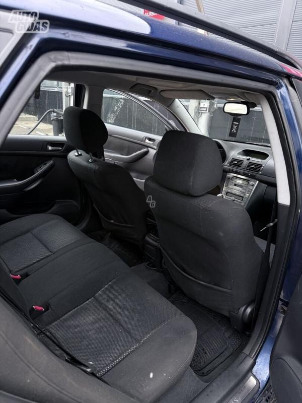 Zils Toyota Avensis 2004 Viļņa, ar dzinēja tilpumu 2.00 L un nobraukumu 317 tūkst. km par 1550 €, foto 9 vietnē AUTOMOTO.COM.LV