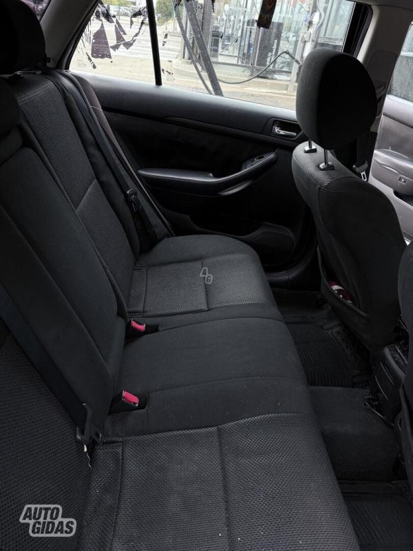 Zils Toyota Avensis 2004 Viļņa, ar dzinēja tilpumu 2.00 L un nobraukumu 317 tūkst. km par 1550 €, foto 10 vietnē AUTOMOTO.COM.LV