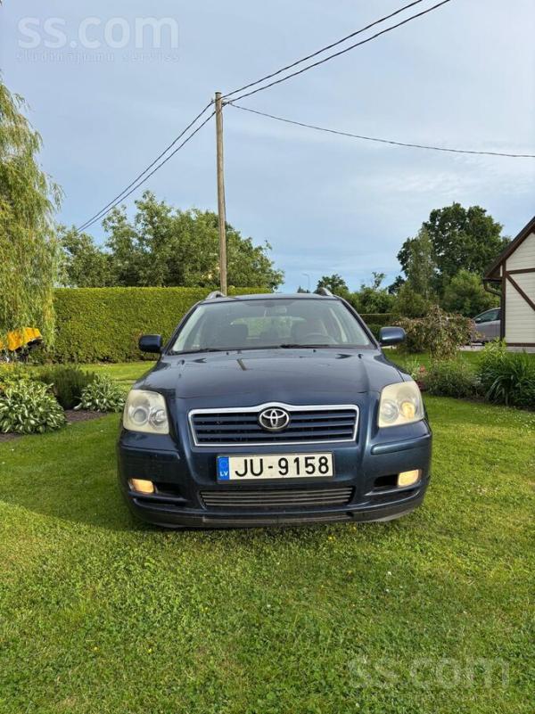 Blue Toyota Avensis 2004 in Jelgava, with an engine capacity of 2.00 L and mileage of 371 thousand km for 800 €, photo 2 on AUTOMOTO.COM.LV