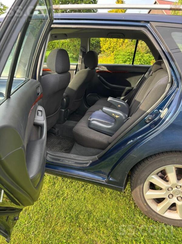 Blue Toyota Avensis 2004 in Jelgava, with an engine capacity of 2.00 L and mileage of 371 thousand km for 800 €, photo 4 on AUTOMOTO.COM.LV