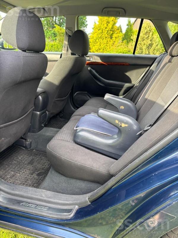 Blue Toyota Avensis 2004 in Jelgava, with an engine capacity of 2.00 L and mileage of 371 thousand km for 800 €, photo 5 on AUTOMOTO.COM.LV