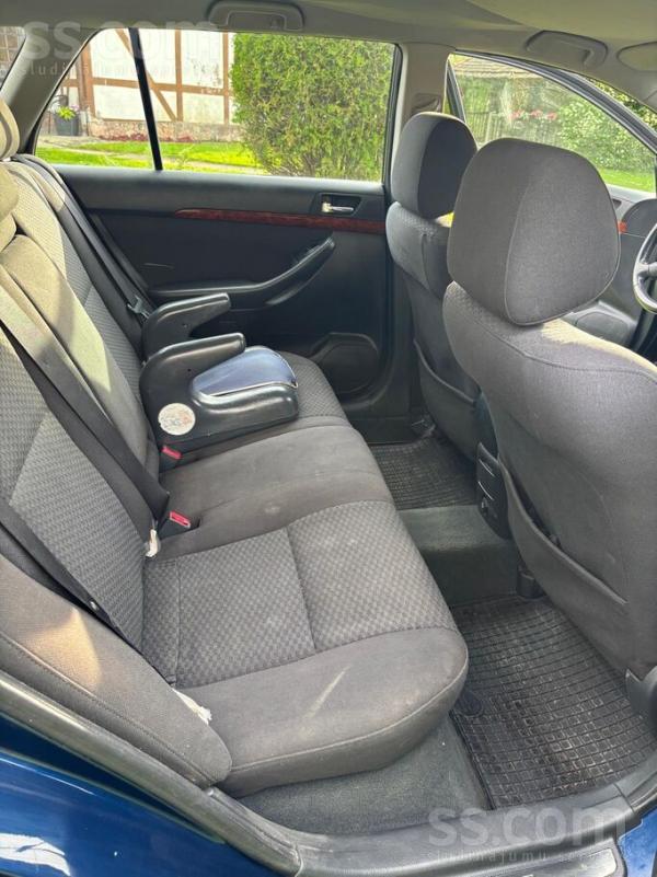 Blue Toyota Avensis 2004 in Jelgava, with an engine capacity of 2.00 L and mileage of 371 thousand km for 800 €, photo 8 on AUTOMOTO.COM.LV