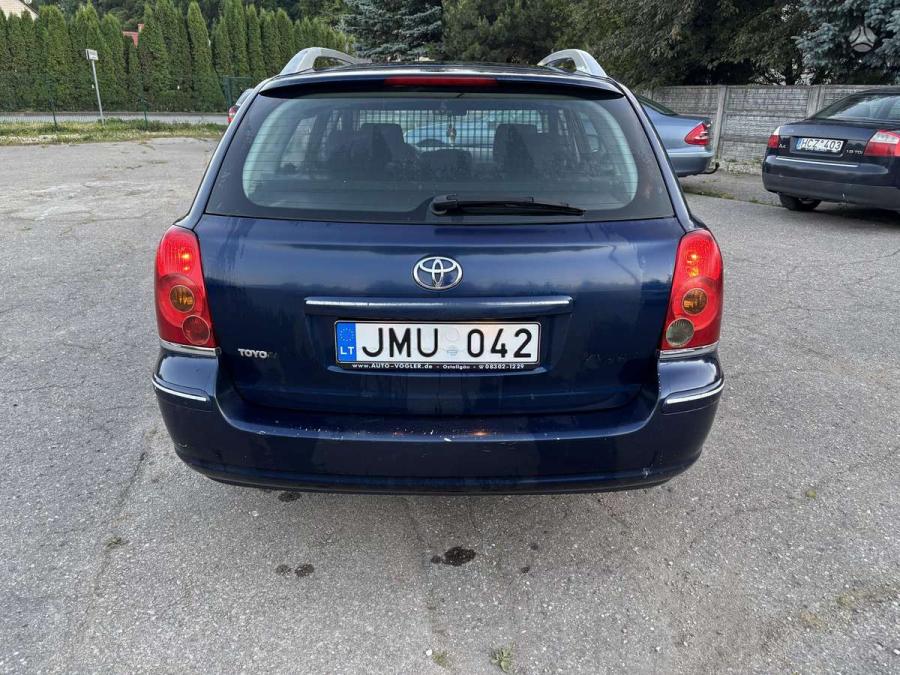 Blue Toyota Avensis 2004 in Joniskis, with an engine capacity of 1.79 L and mileage of 259 thousand km for 850 €, photo 5 on AUTOMOTO.COM.LV