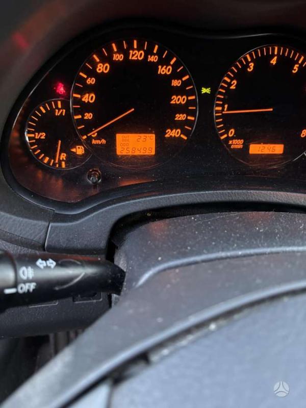 Zils Toyota Avensis 2004 Joniškis, ar dzinēja tilpumu 1.79 L un nobraukumu 259 tūkst. km par 850 €, foto 9 vietnē AUTOMOTO.COM.LV