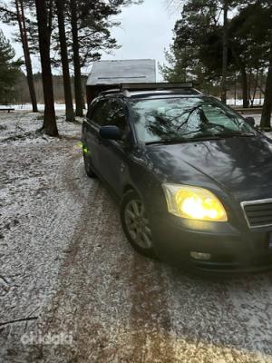 Zils Toyota Avensis 2004 Tallina, ar dzinēja tilpumu 2.00 L un nobraukumu 220 tūkst. km par 2499 €, foto  vietnē AUTOMOTO.COM.LV