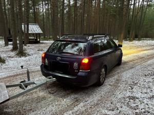 Zils Toyota Avensis 2004 Tallina, ar dzinēja tilpumu 2.00 L un nobraukumu 220 tūkst. km par 2499 €, foto 14 vietnē AUTOMOTO.COM.LV