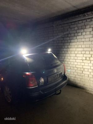 Zils Toyota Avensis 2004 Tallina, ar dzinēja tilpumu 2.00 L un nobraukumu 220 tūkst. km par 2499 €, foto 17 vietnē AUTOMOTO.COM.LV