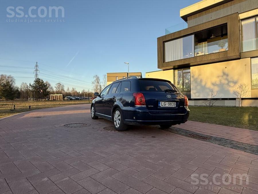 Zils Toyota Avensis 2005 Rīga, ar dzinēja tilpumu 1.80 L un nobraukumu 320 tūkst. km par 1400 €, foto 5 vietnē AUTOMOTO.COM.LV