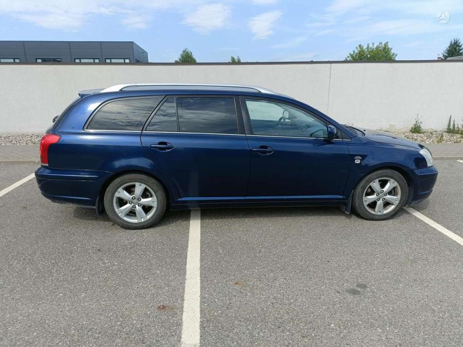 Zils Toyota Avensis 2005 Kauņa, ar dzinēja tilpumu 2.00 L un nobraukumu 261 tūkst. km par 2750 €, foto 4 vietnē AUTOMOTO.COM.LV