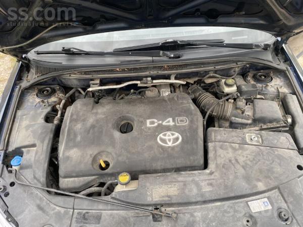 Zils Toyota Avensis 2005 Rīga, ar dzinēja tilpumu 2.20 L un nobraukumu 289 tūkst. km par 1600 €, foto 8 vietnē AUTOMOTO.COM.LV