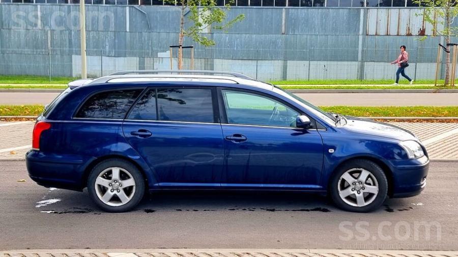 Blue Toyota Avensis 2005 in Cesis, with an engine capacity of 2.20 L and mileage of 293 thousand km for 1650 €, photo 5 on AUTOMOTO.COM.LV