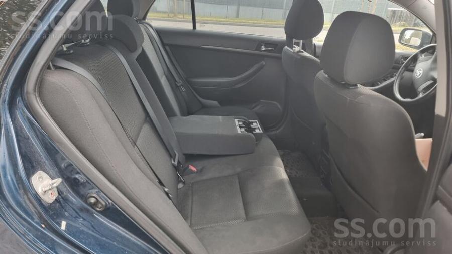 Blue Toyota Avensis 2005 in Cesis, with an engine capacity of 2.20 L and mileage of 293 thousand km for 1650 €, photo 10 on AUTOMOTO.COM.LV