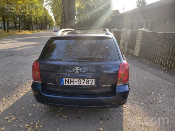 Blue Toyota Avensis 2005 in Liepaja, with an engine capacity of 2.00 L and mileage of 326 thousand km for 1270 €, photo 5 on AUTOMOTO.COM.LV