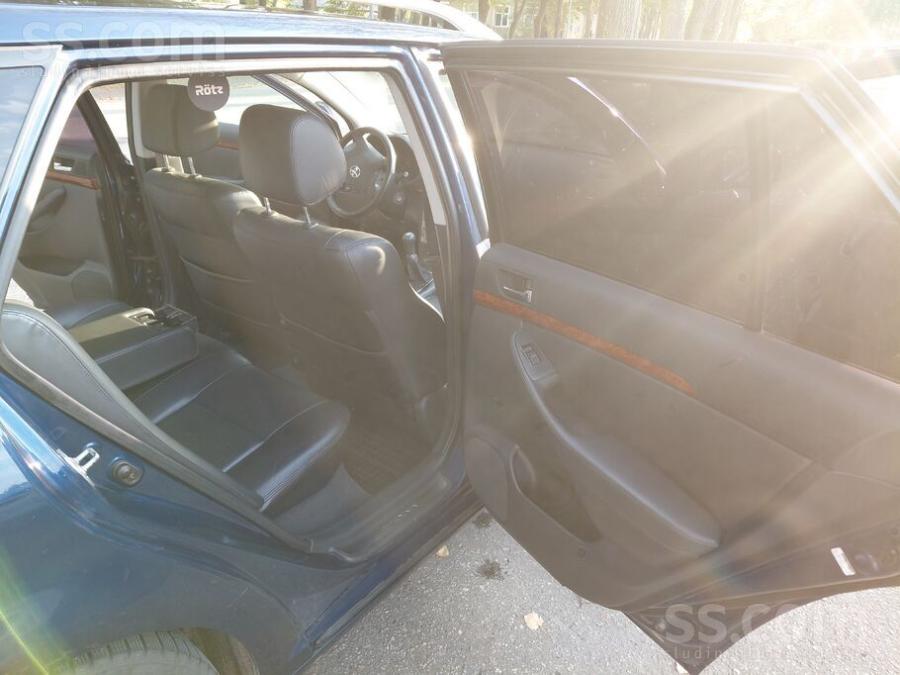 Blue Toyota Avensis 2005 in Liepaja, with an engine capacity of 2.00 L and mileage of 326 thousand km for 1270 €, photo 8 on AUTOMOTO.COM.LV
