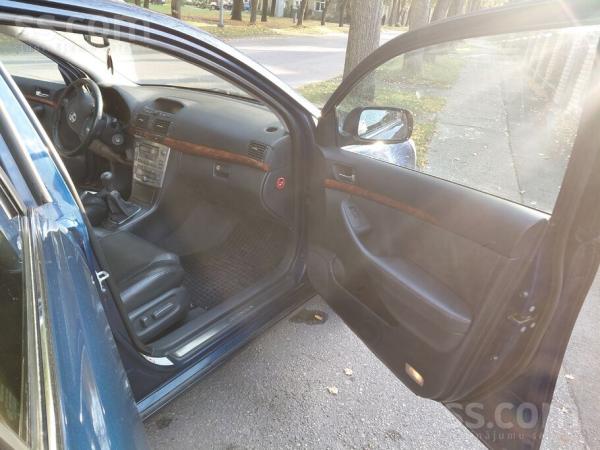 Blue Toyota Avensis 2005 in Liepaja, with an engine capacity of 2.00 L and mileage of 326 thousand km for 1270 €, photo 9 on AUTOMOTO.COM.LV