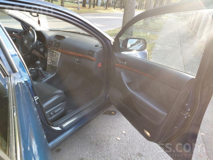 Blue Toyota Avensis 2005 in Liepaja, with an engine capacity of 2.00 L and mileage of 326 thousand km for 1270 €, photo 9 on AUTOMOTO.COM.LV