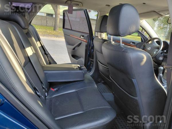 Blue Toyota Avensis 2005 in Liepaja, with an engine capacity of 2.00 L and mileage of 326 thousand km for 1270 €, photo 11 on AUTOMOTO.COM.LV