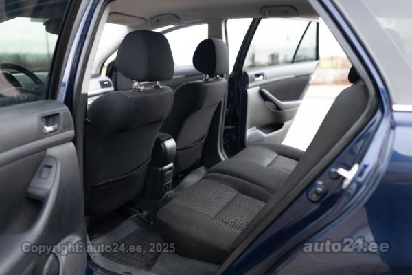 Zils Toyota Avensis 2006 Tallina, ar dzinēja tilpumu 2.20 L un nobraukumu 327 tūkst. km par 2399 €, foto 11 vietnē AUTOMOTO.COM.LV