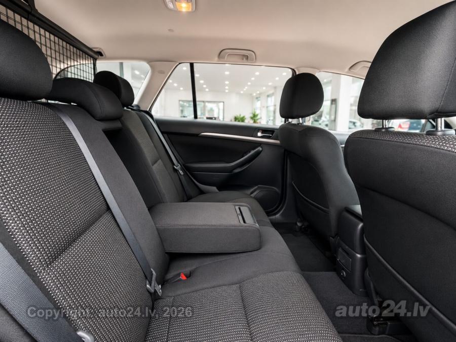 Blue Toyota Avensis 2006 in Tallinn, with an engine capacity of 2.20 L and mileage of 339 thousand km for 1999 €, photo 11 on AUTOMOTO.COM.LV