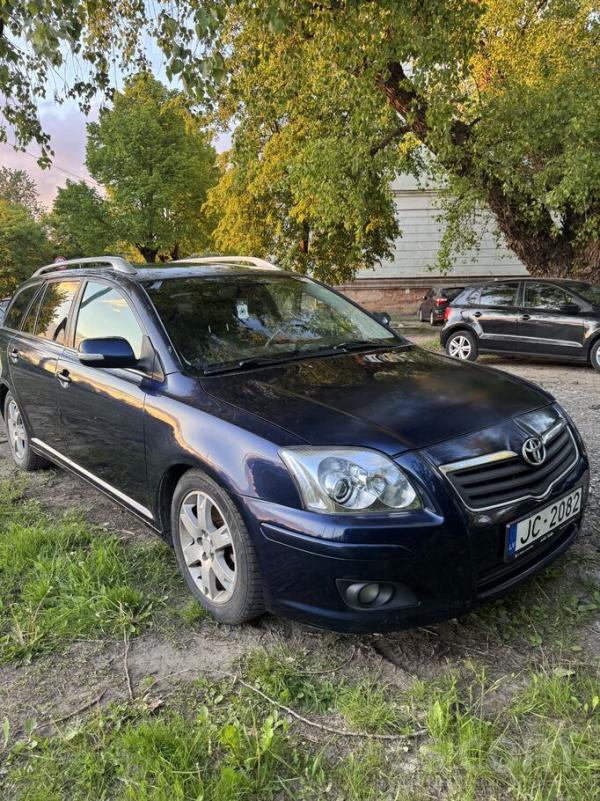Синий Тойота Авенсис 2006 в Рига, объемом двигателя 2.00 л и пробегом 307 тыс. км за 1000 €, фото 1 на AUTOMOTO.COM.LV