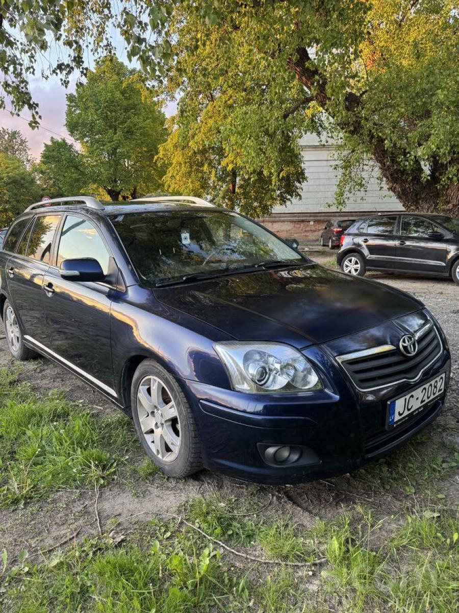 Zils Toyota Avensis 2006 Rīga, ar dzinēja tilpumu 2.00 L un nobraukumu 307 tūkst. km par 1000 €, foto 1 vietnē AUTOMOTO.COM.LV